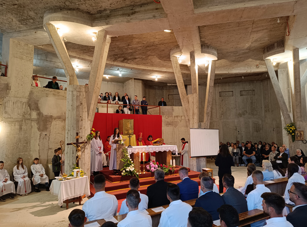 Krizma u župi Podmilačje | Katolički tjednik