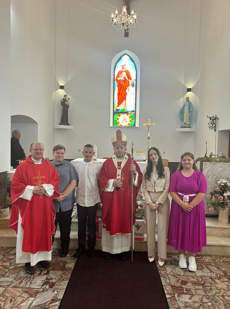 Krizma u Podkraju | Katolički tjednik