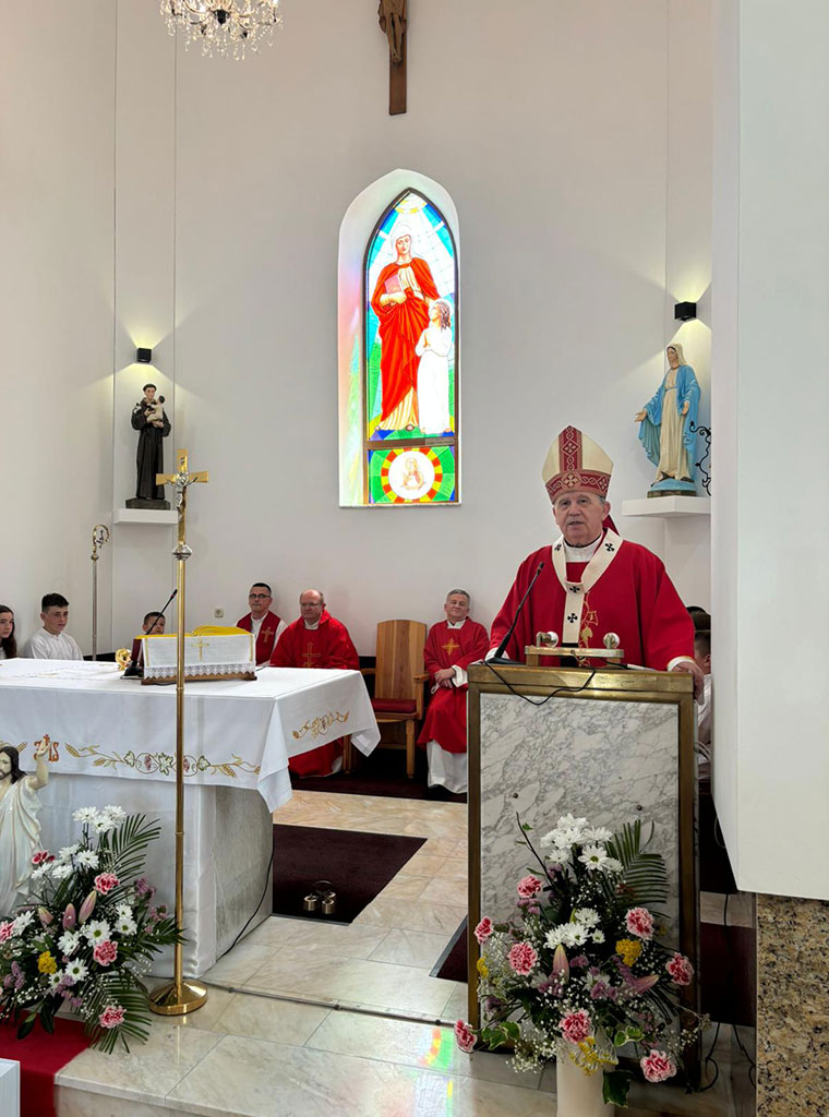 Krizma u Podkraju | Katolički tjednik