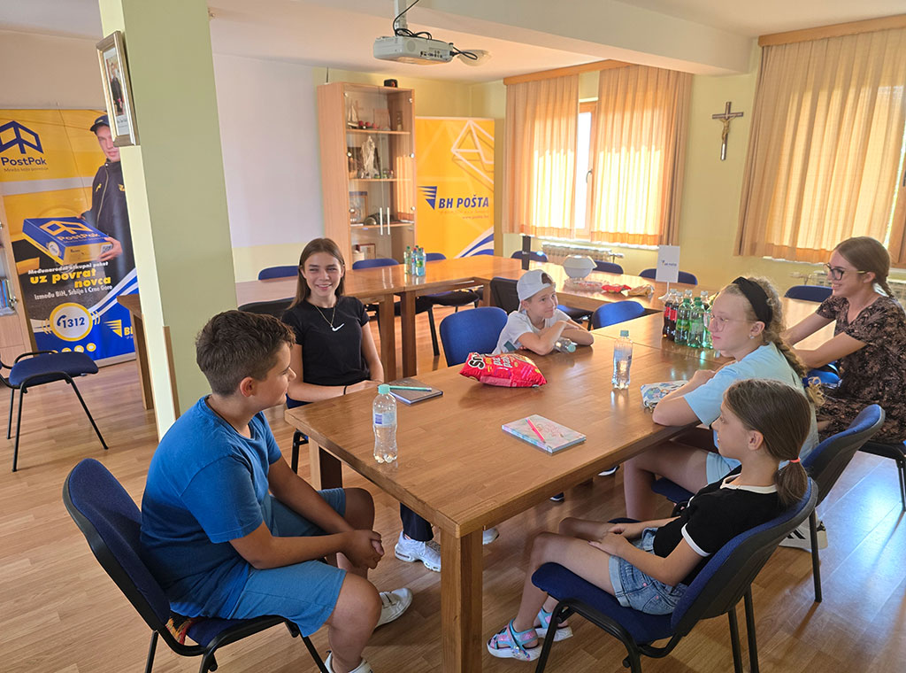 Djeca iz Briješća posjetila pravoslavni hram u Reljevu | Katolički tjednik