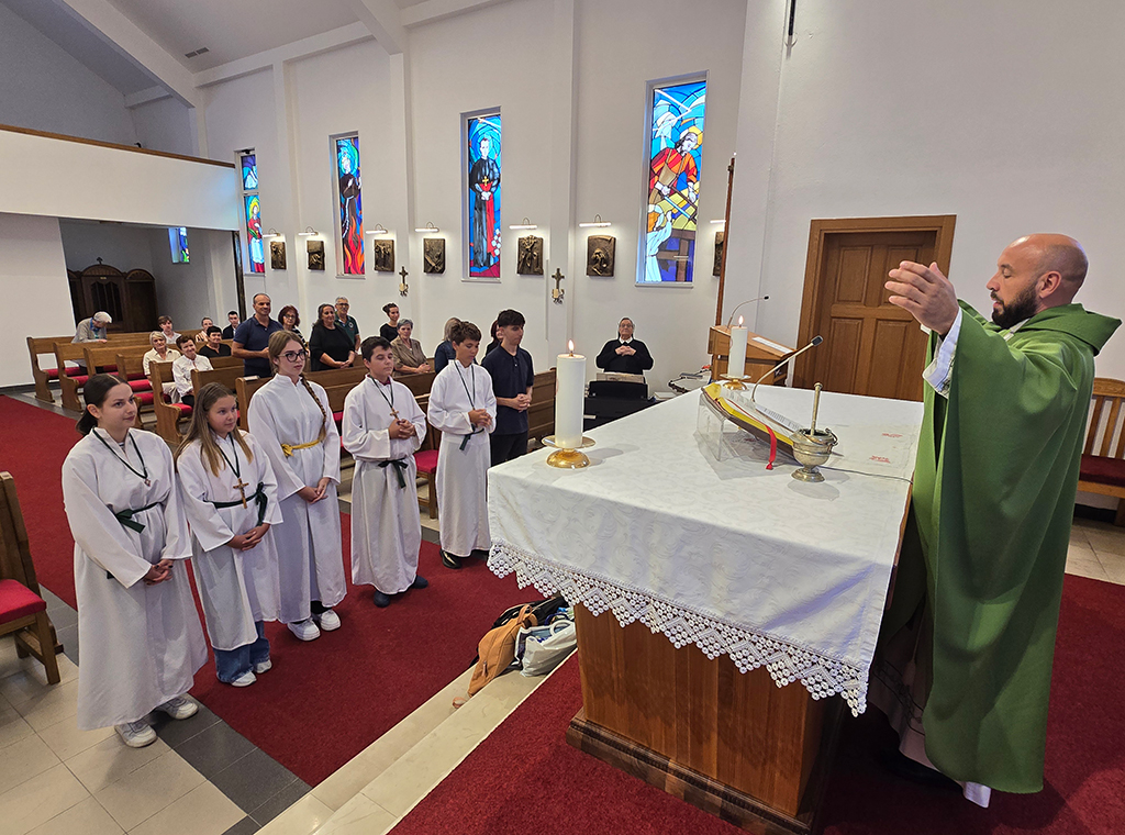Blagoslov školaraca u župi Briješće na početku nove školske godine ...