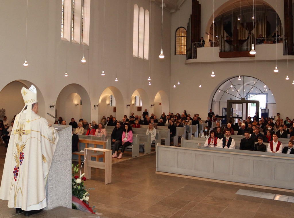 Proslavljena 50. obljetnica Hrvatske katoličke misije Bielefeld ...
